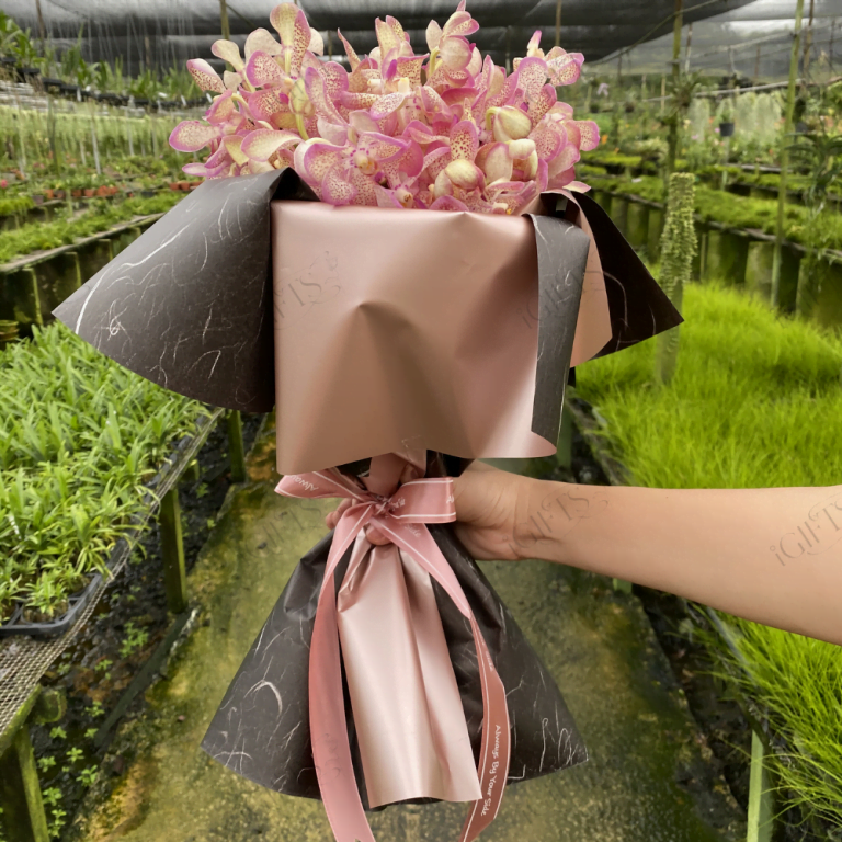 Sweet Pure Heart Bouquet - Toh Garden : Singapore Orchid Plant & Flower ...